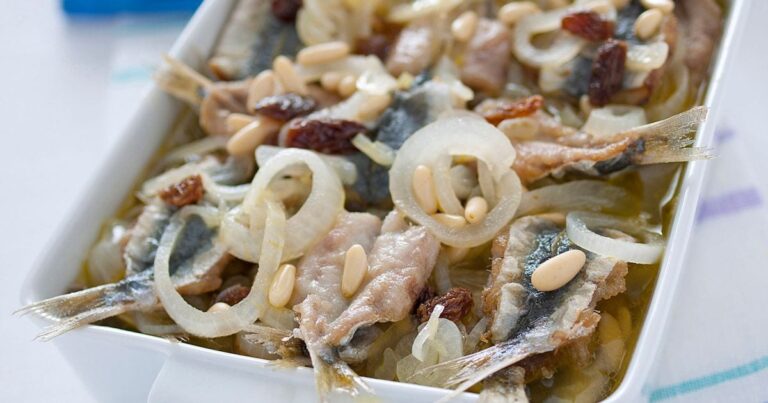 Sarde in saor sono un piatto tipico della città di Venezia